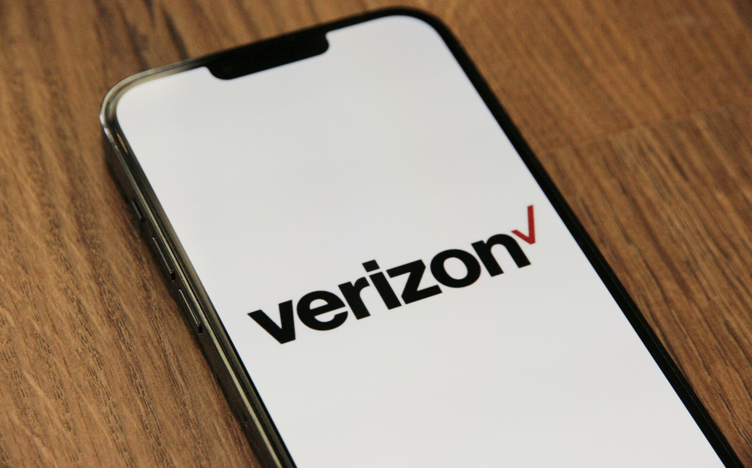 Millions of Verizon Users Hit by Nationwide Outage: Phones Stuck in ...